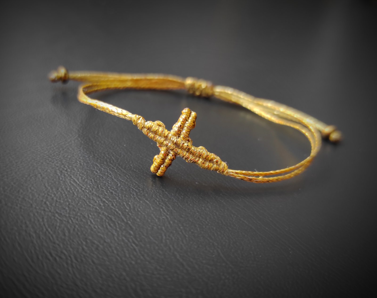 MACRAME ΒΡΑΧΙΟΛΙ ΜΕ ΣΤΑΥΡΟ ΣΕ ΧΡΥΣΟ ΧΡΩΜΑ ΚΑΙ ΧΡΥΣΟ ΛΟΥΡΑΚΙ - Julias ...